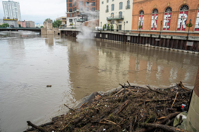 Photos, video capture aftermath of major Milwaukee floods