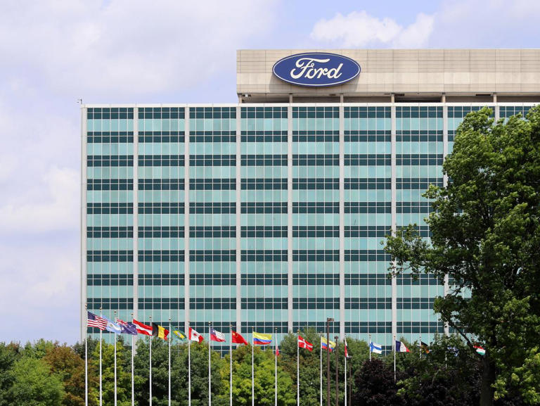 Ford puts $2B into Louisville Assembly Plant for new, midsize, electric ...