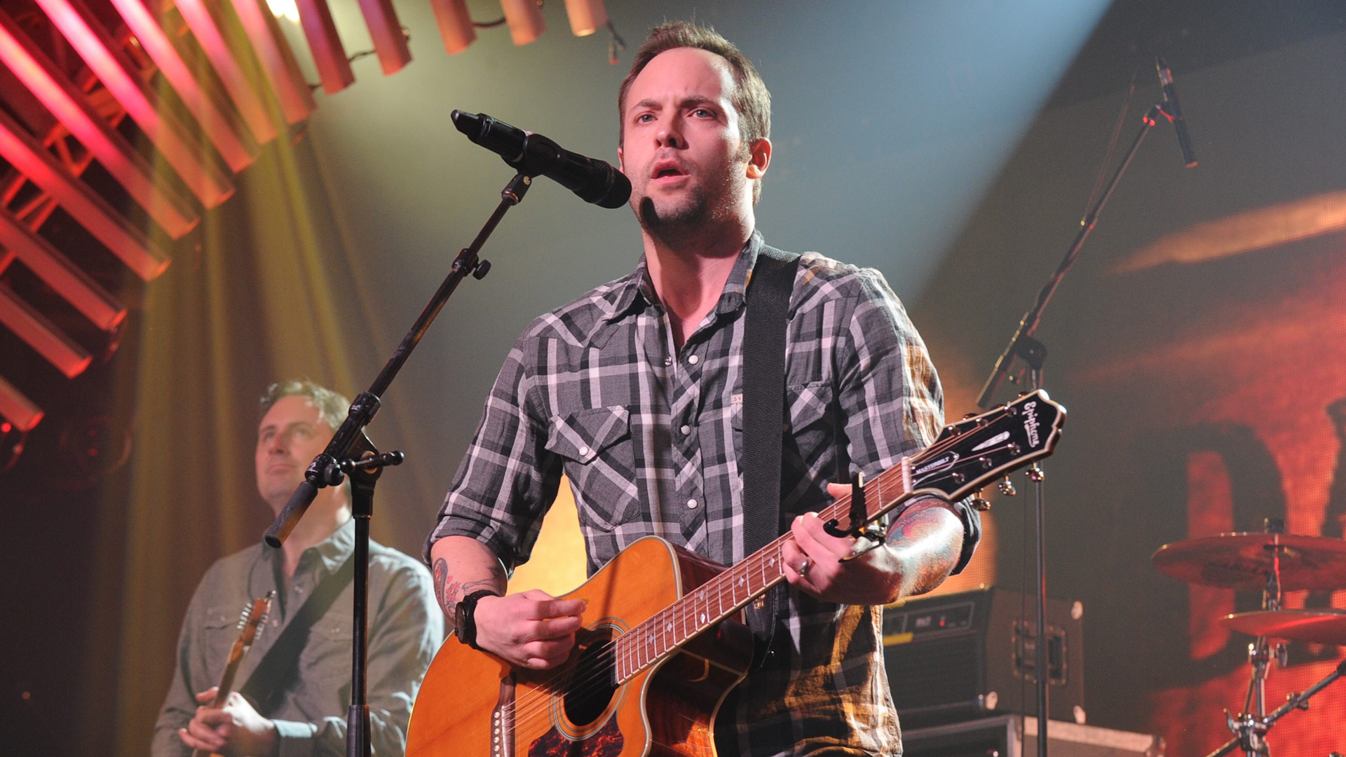 Dallas Smith zeroes in on country pride with 51-date Canadian tour
