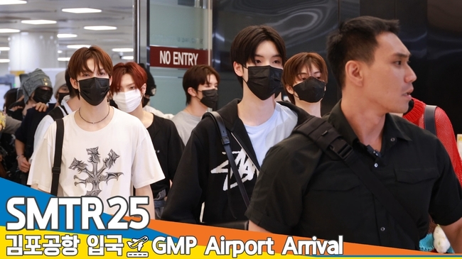 SMTR25, 마스크 속에서도 빛나는 조각 비주얼🖤 (입국)[뉴스엔TV]