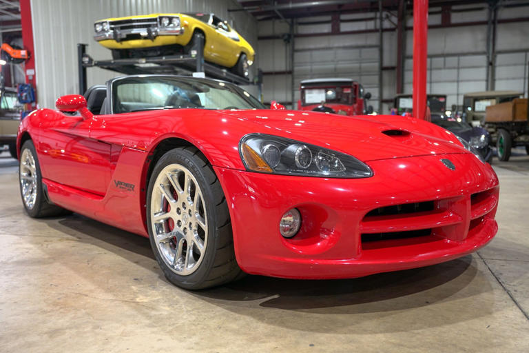 Well-Preserved 2004 Dodge Viper SRT-10 Offers Raw American Performance