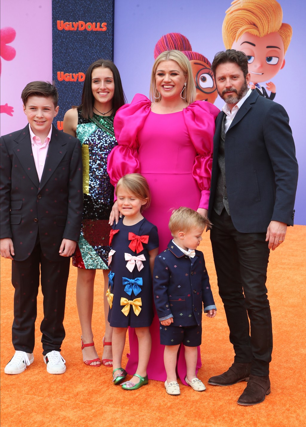 Kelly Clarkson breaks down crying in viral video days before ex-husband ...