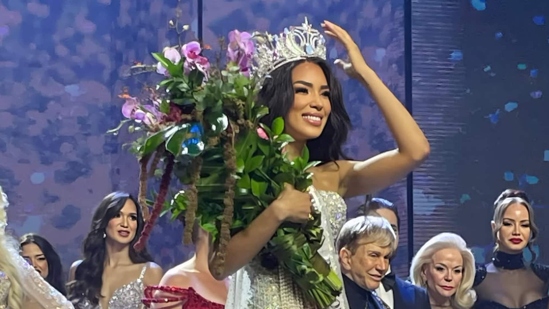 Victoria Kjaer crowns Jennifer Ventura as Miss Dominican Republic ...