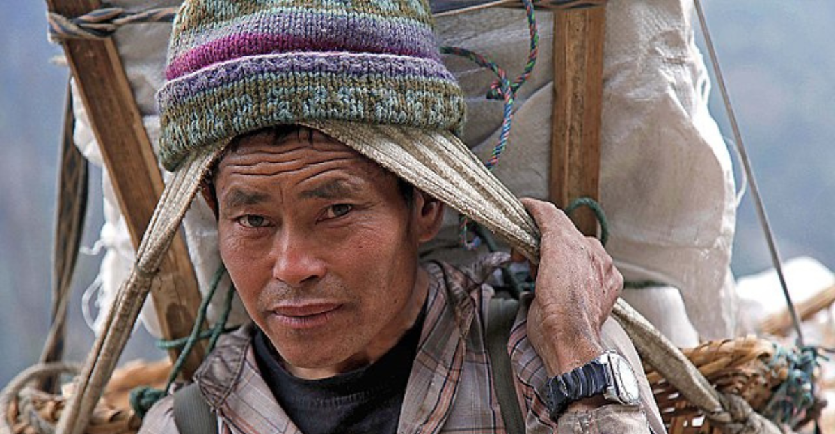 Photos Of The Mountain People Who Live At 15,000 Feet Year Round