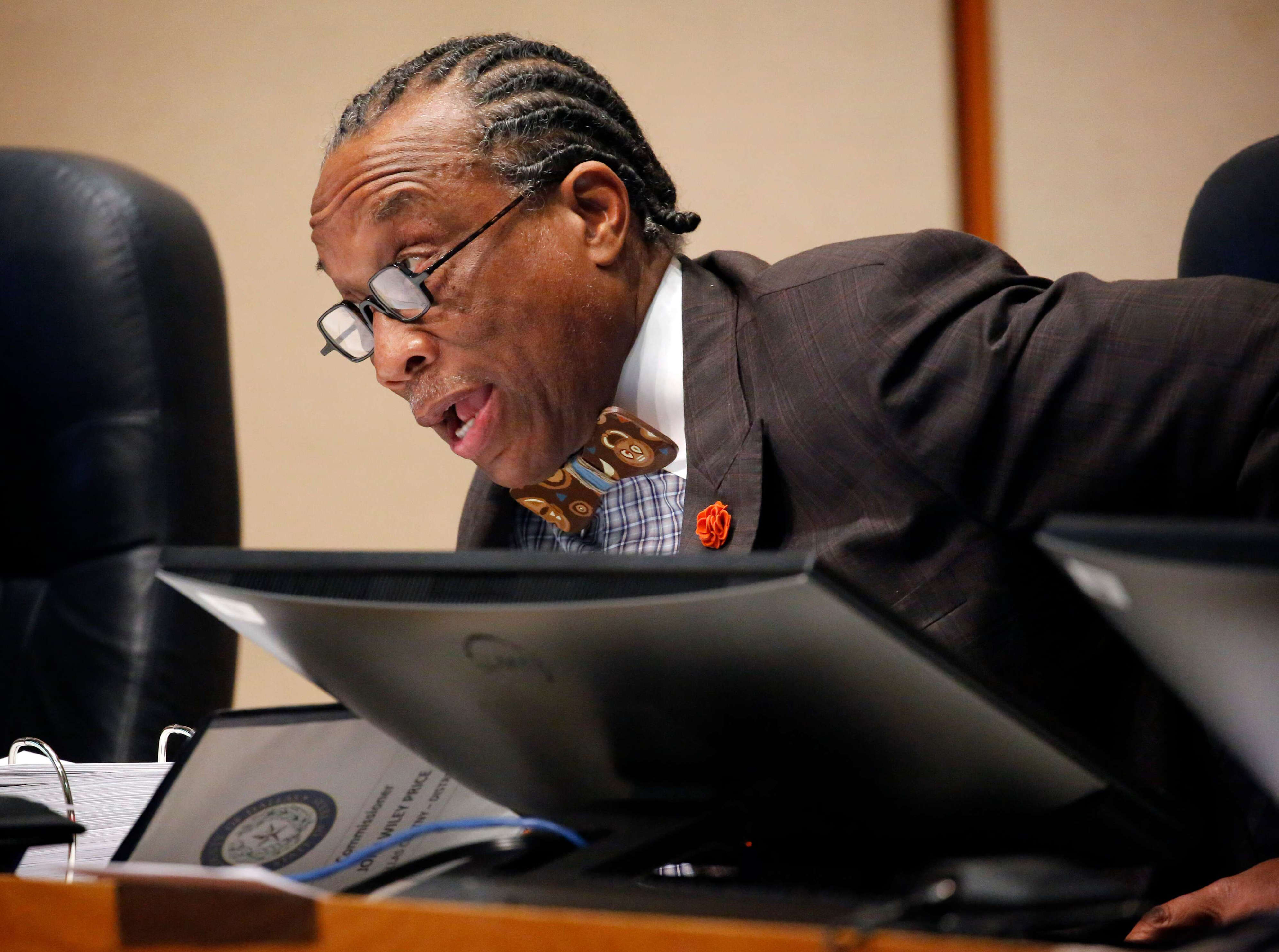 Dallas County’s latest use of its fire marshal: courtroom bailiff