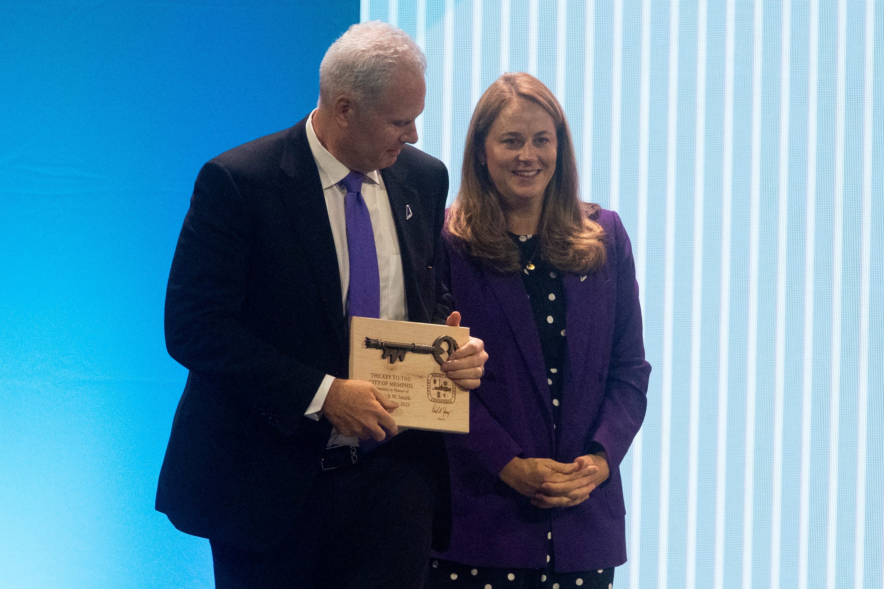 FedEx founder Fred Smith's family receives key to City of Memphis