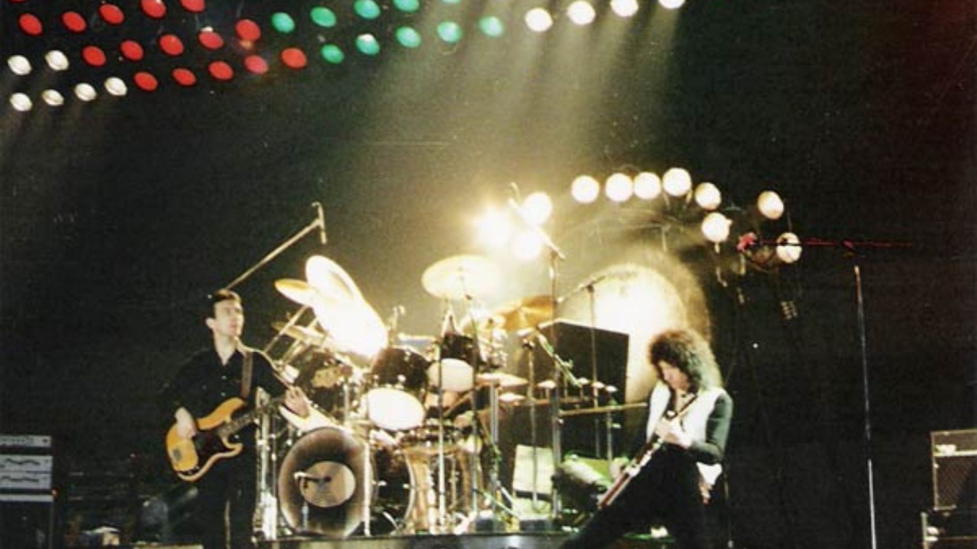 20 Nostalgic Songs Everyone Will Always Sing Along To