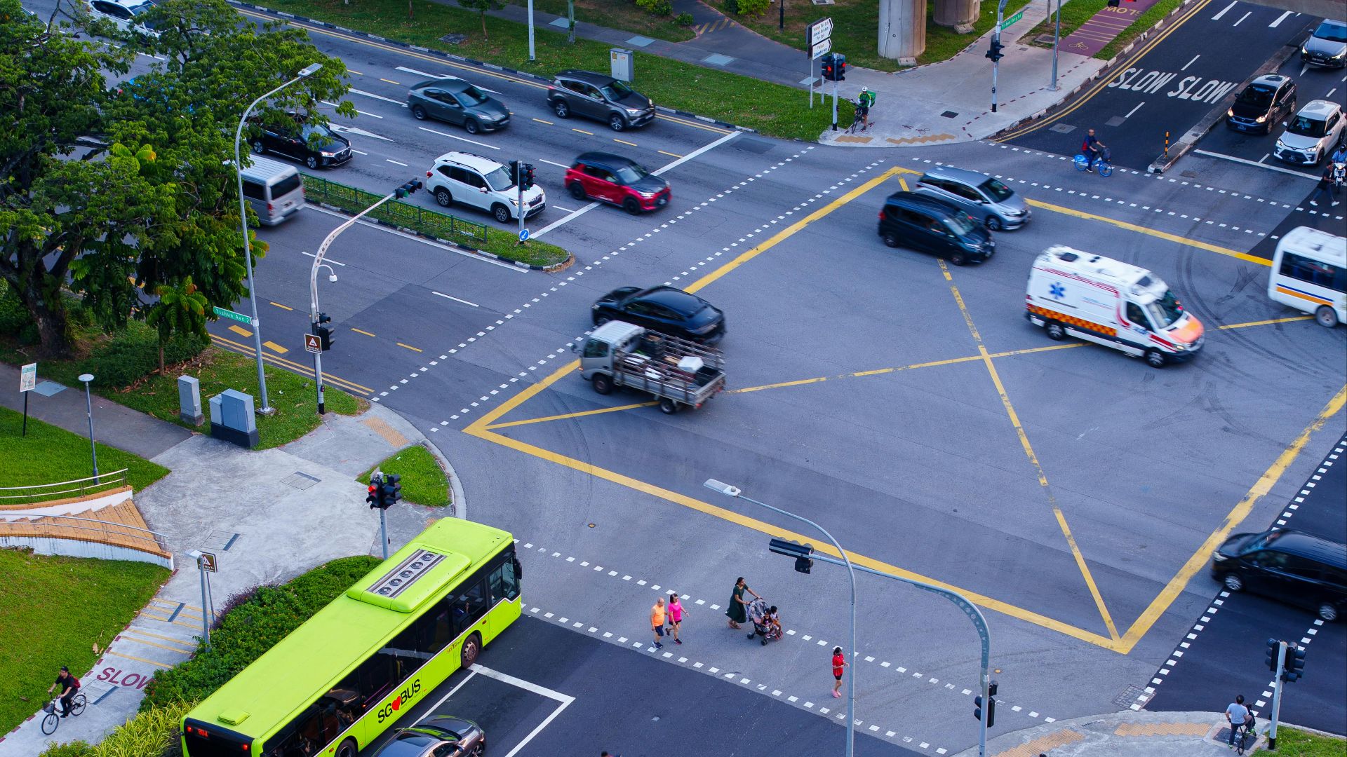 20 Driving Rules No One Follows (But Totally Should)