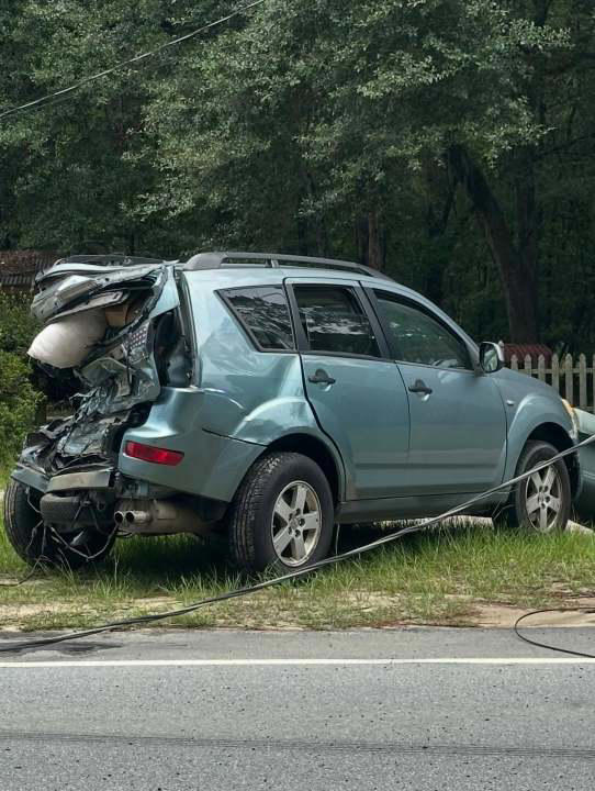 Multi-vehicle crash leaves 2 with injuries