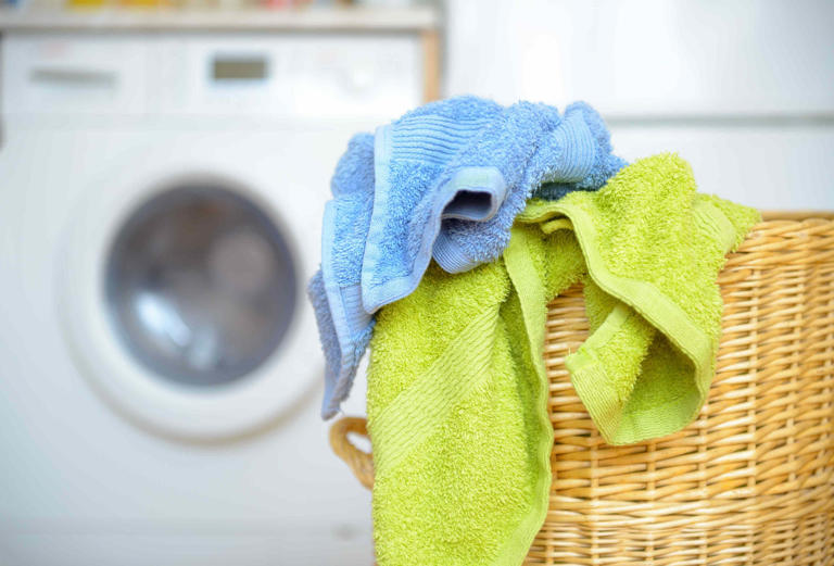 How To Tell When Laundry Needs An Extra Rinse Cycle—And When To Skip It