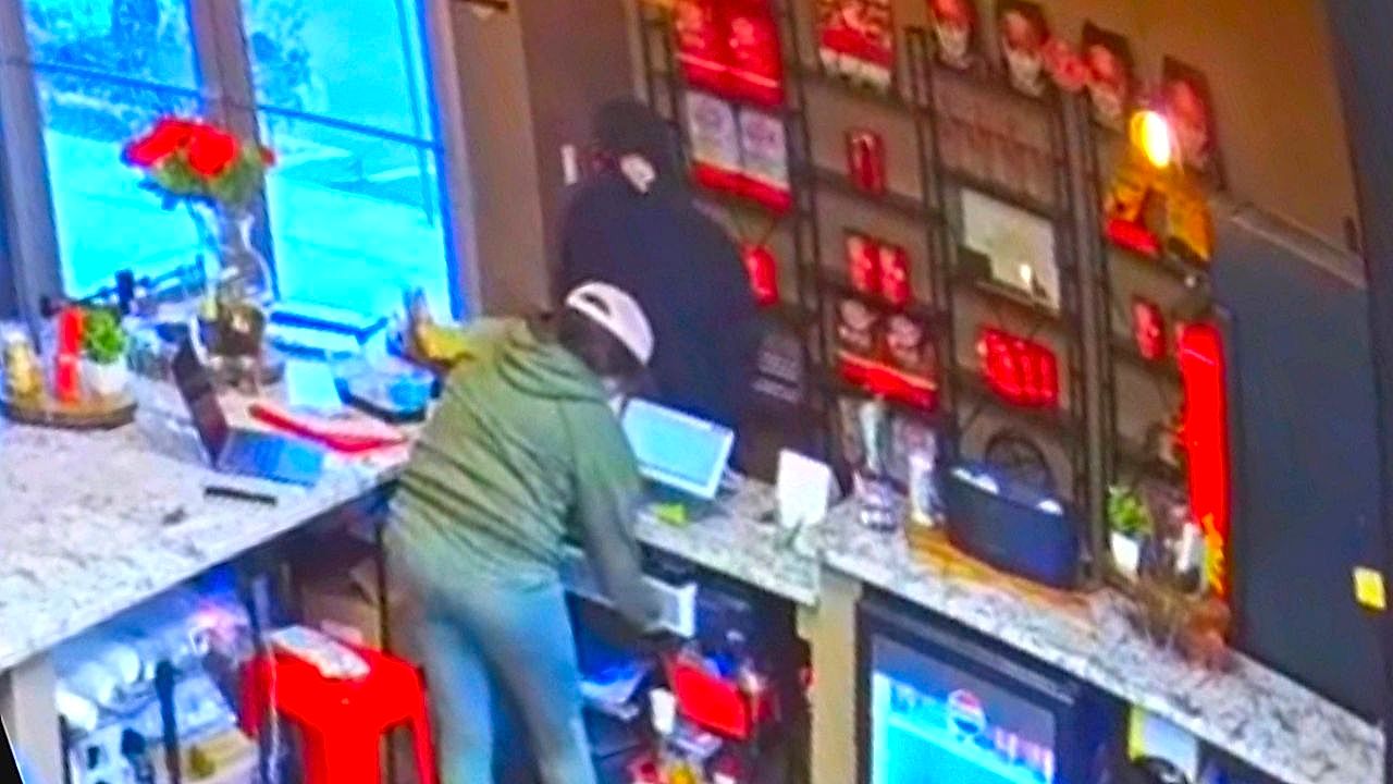 Woman stays calm during store robbery in Albuquerque