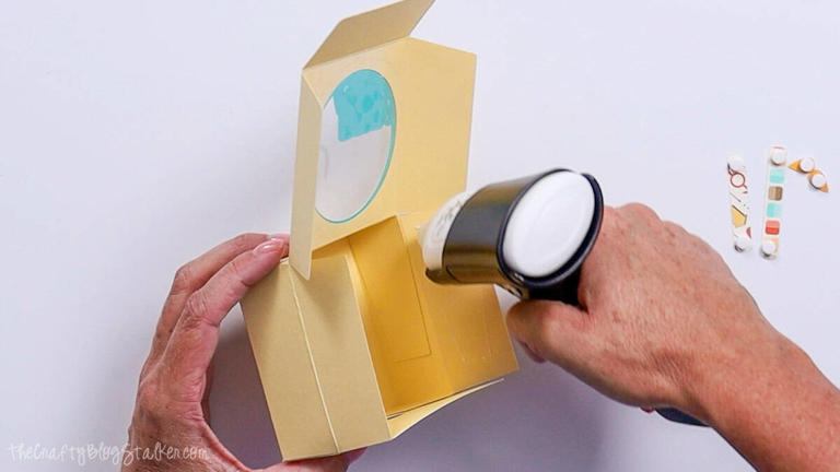 How to Make a Happy Birthday Gift Box with Cricut