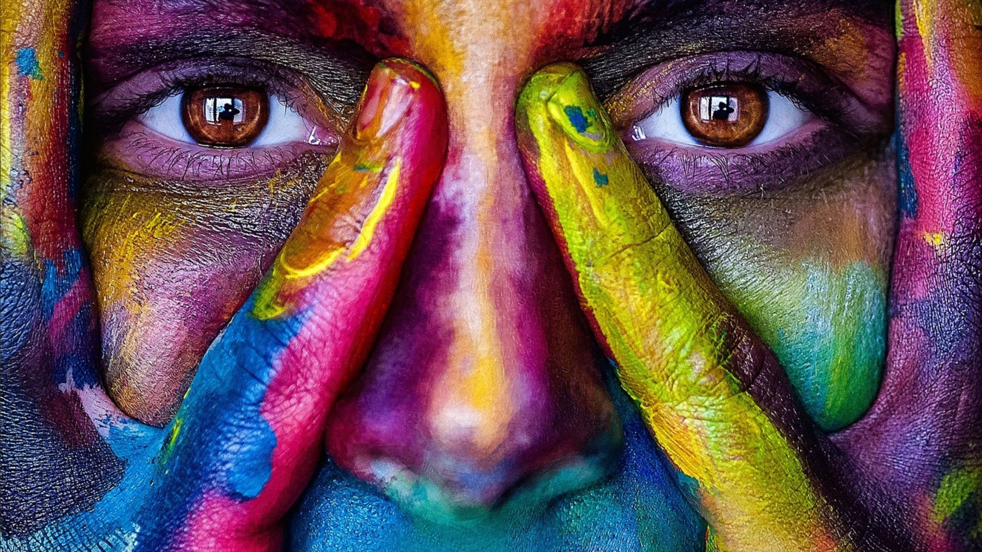 10 Arts Degrees with Strong Job Prospects & 10 With Very Little