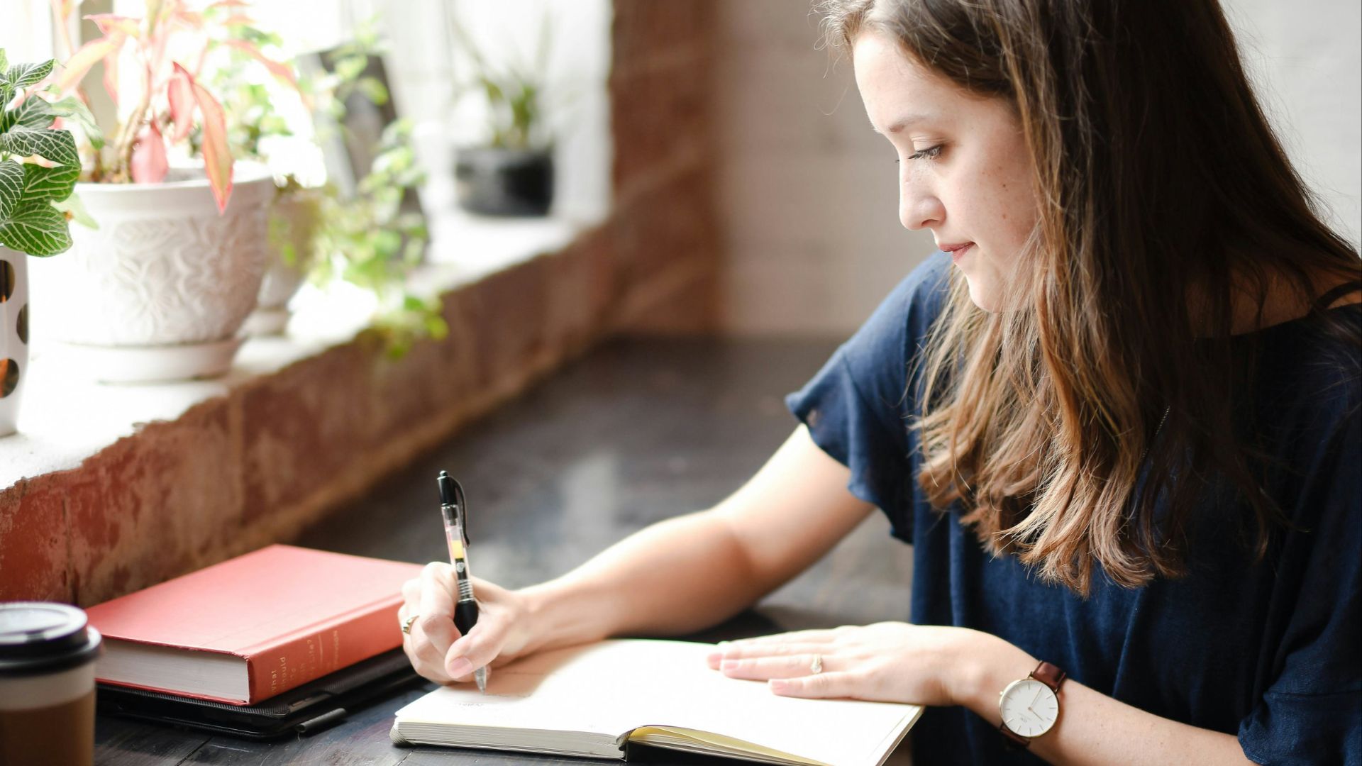 Travel While Working: 20 Jobs That Allow You To Explore The World
