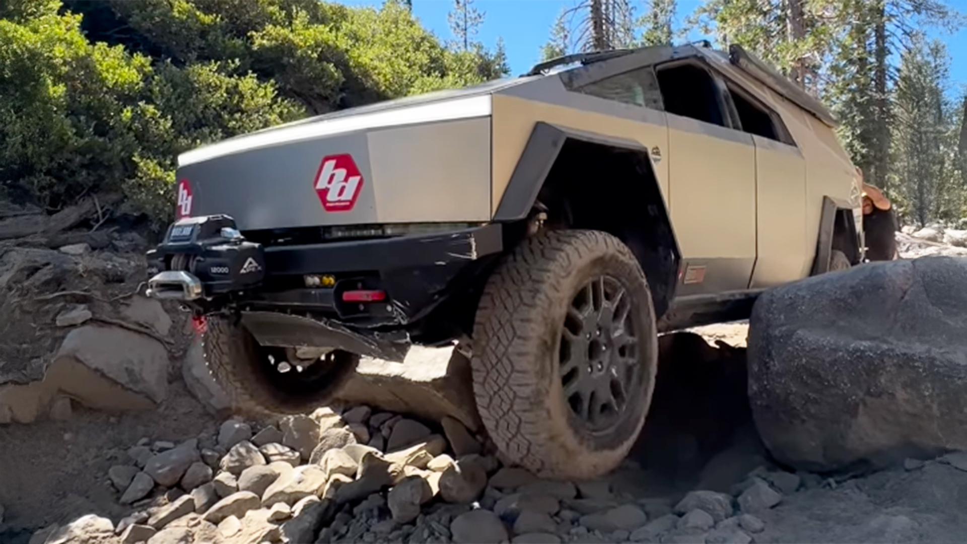 There’s a Broken Tesla Cybertruck Stuck on the Rubicon Trail Right Now ...