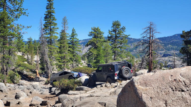 There’s a Broken Tesla Cybertruck Stuck on the Rubicon Trail Right Now ...