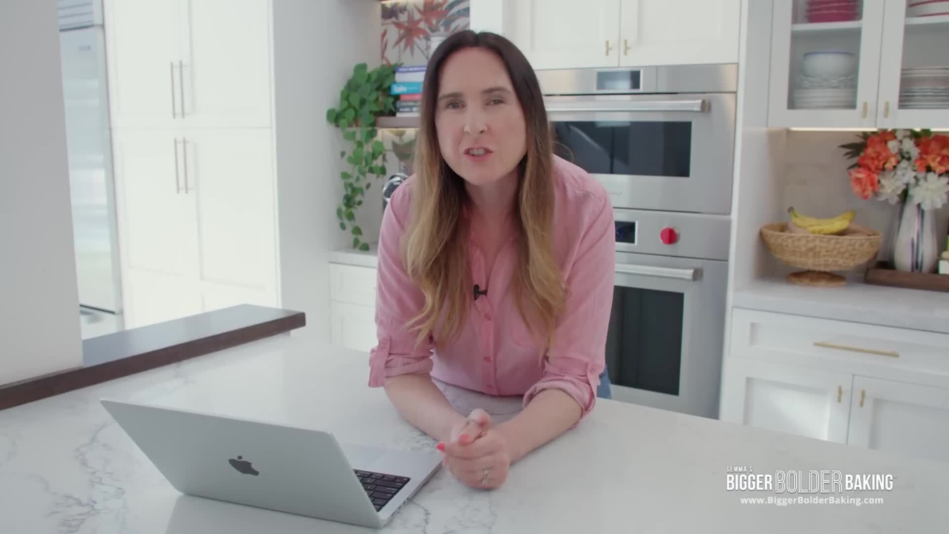 AI vs. Chef: Ultimate Chocolate Chip Cookie Recipe Showdown