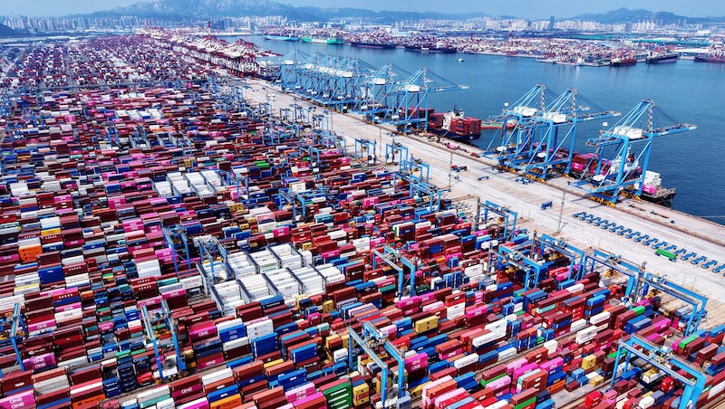 Trump signs 90-day extension on tariff truce with China