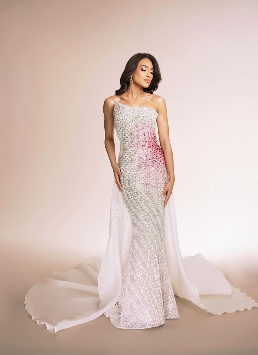 Victoria Kjaer crowns Jennifer Ventura as Miss Dominican Republic ...