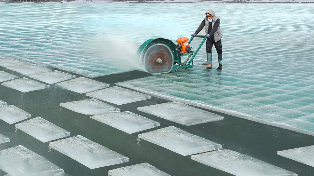 Inside Japanese Facility Cutting Millions of Ice Blocks