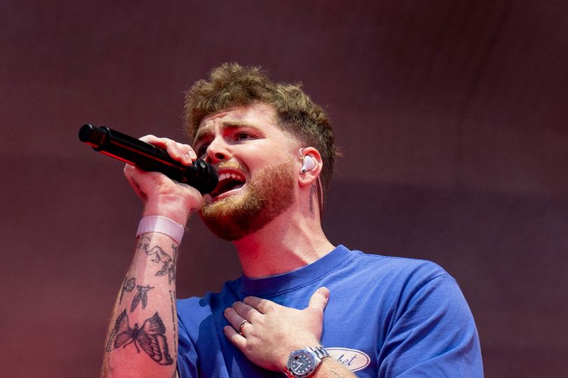 Alex Warren has denied his record-breaking song features crude lyrics