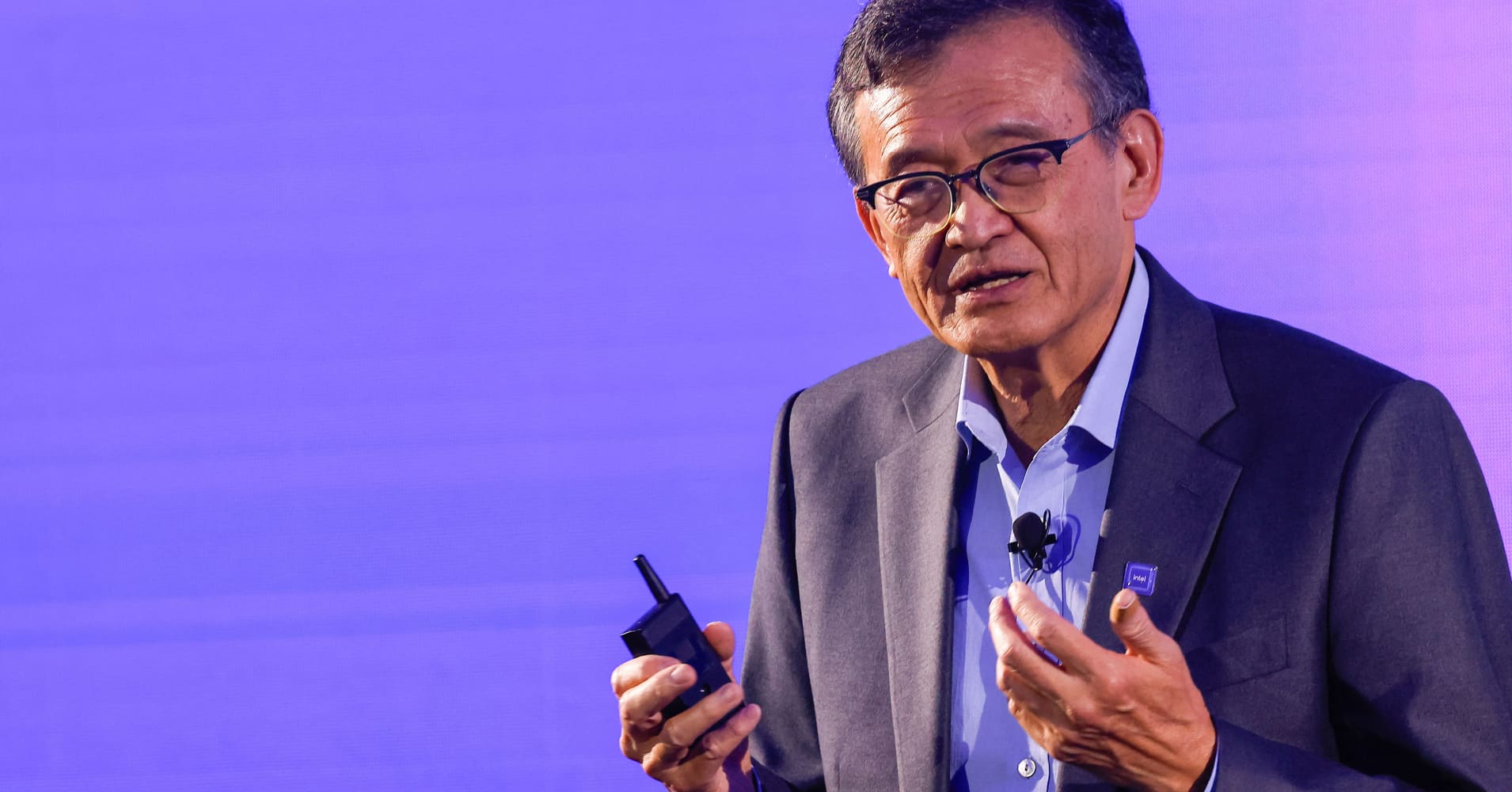 Trump flip-flops on Intel CEO, calls him 'success' days after demanding ...