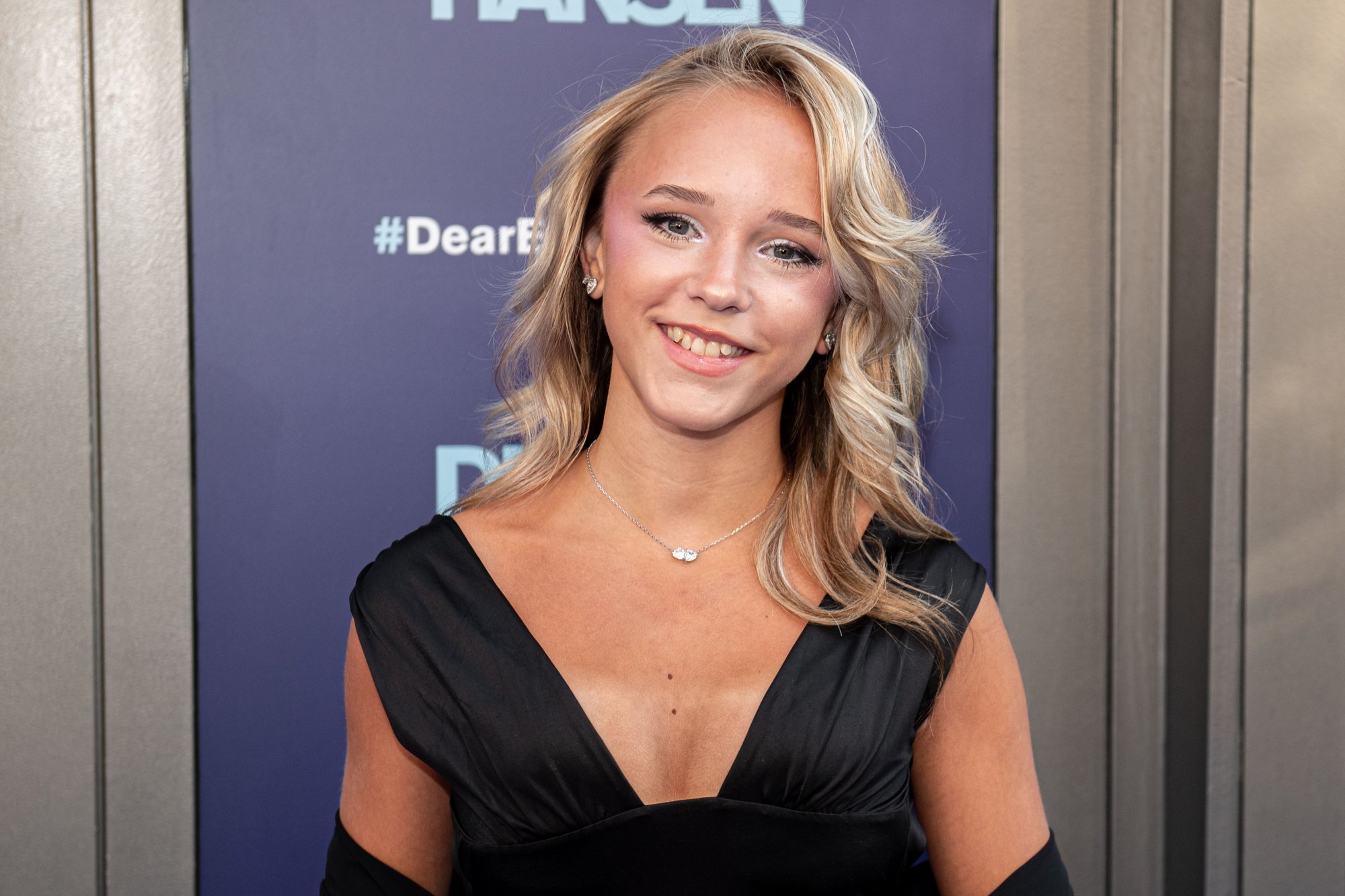 Emma Kok draagt voor het eerst bikini op het strand: 'Met mijn buikje ...