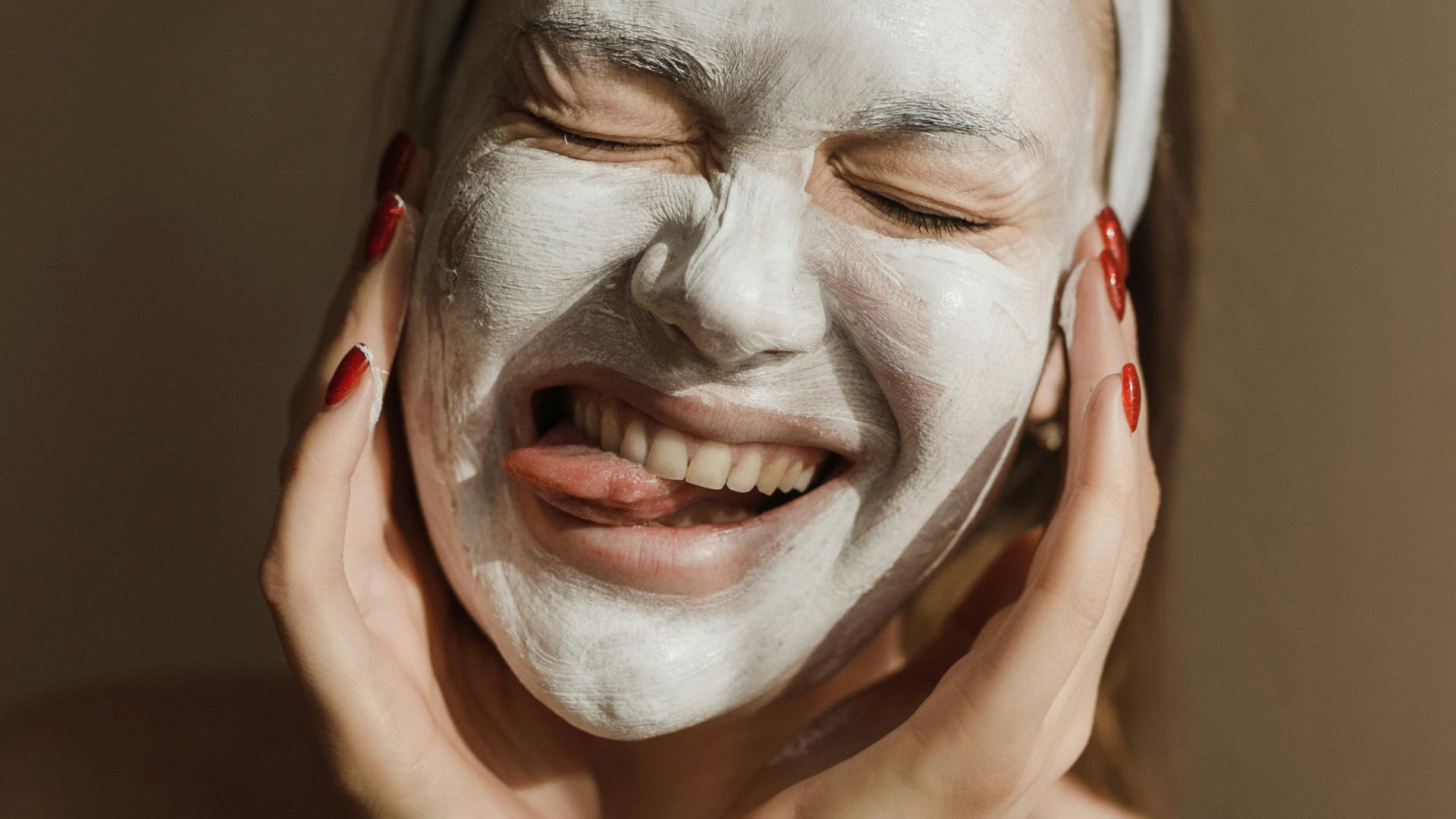 20 Nostalgic Songs Everyone Will Always Sing Along To