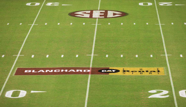 Gamecocks add on-field sponsor logos at Williams-Brice Stadium