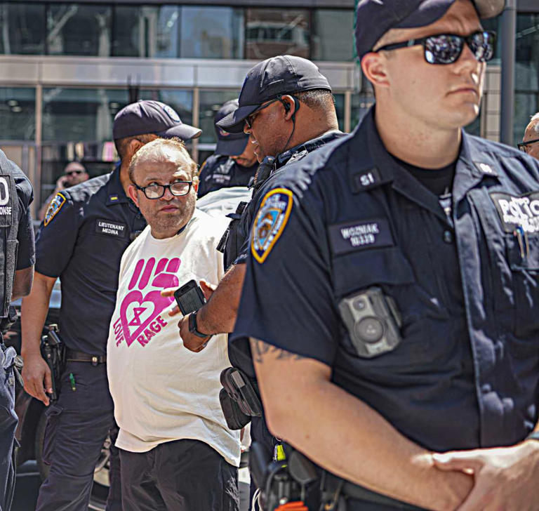 ‘Give me liberty or give me death’: Anti-ICE protesters dressed as Lady ...