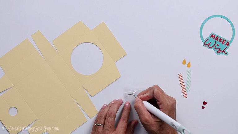 How to Make a Happy Birthday Gift Box with Cricut