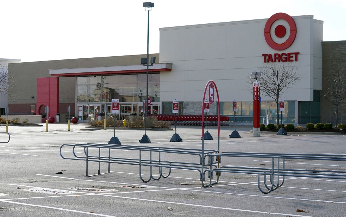 3 dead, suspect in custody in Texas Target shooting