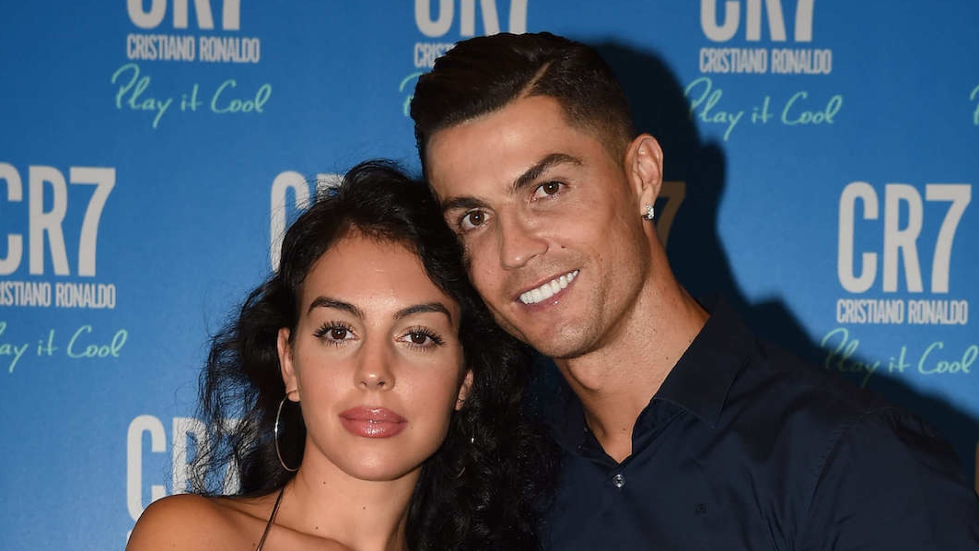 Cristiano Ronaldo's Fiancee Shows Off Giant Ring While Announcing ...