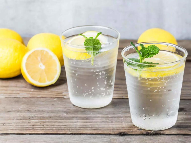 Why should you add a pinch of black pepper to lemon water