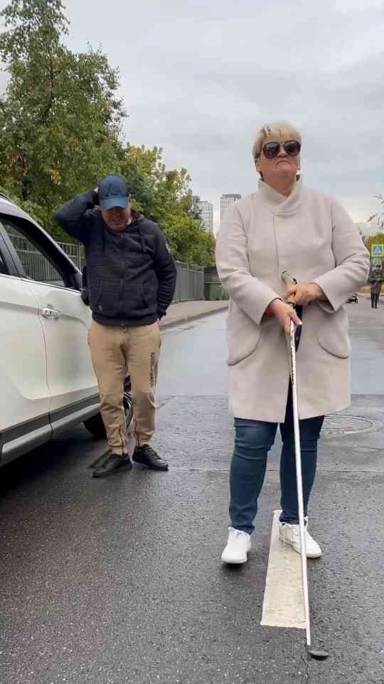 Lady Pulls Off a Blind Prank on an Old Man