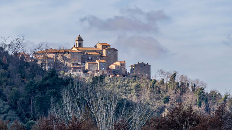 Between Pisa And Florence Is Italy's Town With Sprawling Countryside ...