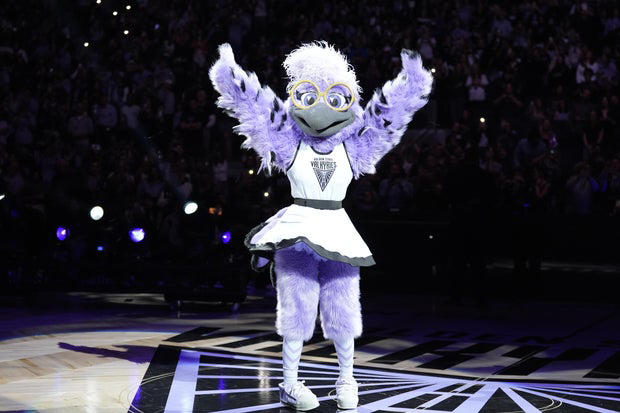 Valkyries debut raven mascot, Violet, during game against Connecticut Sun
