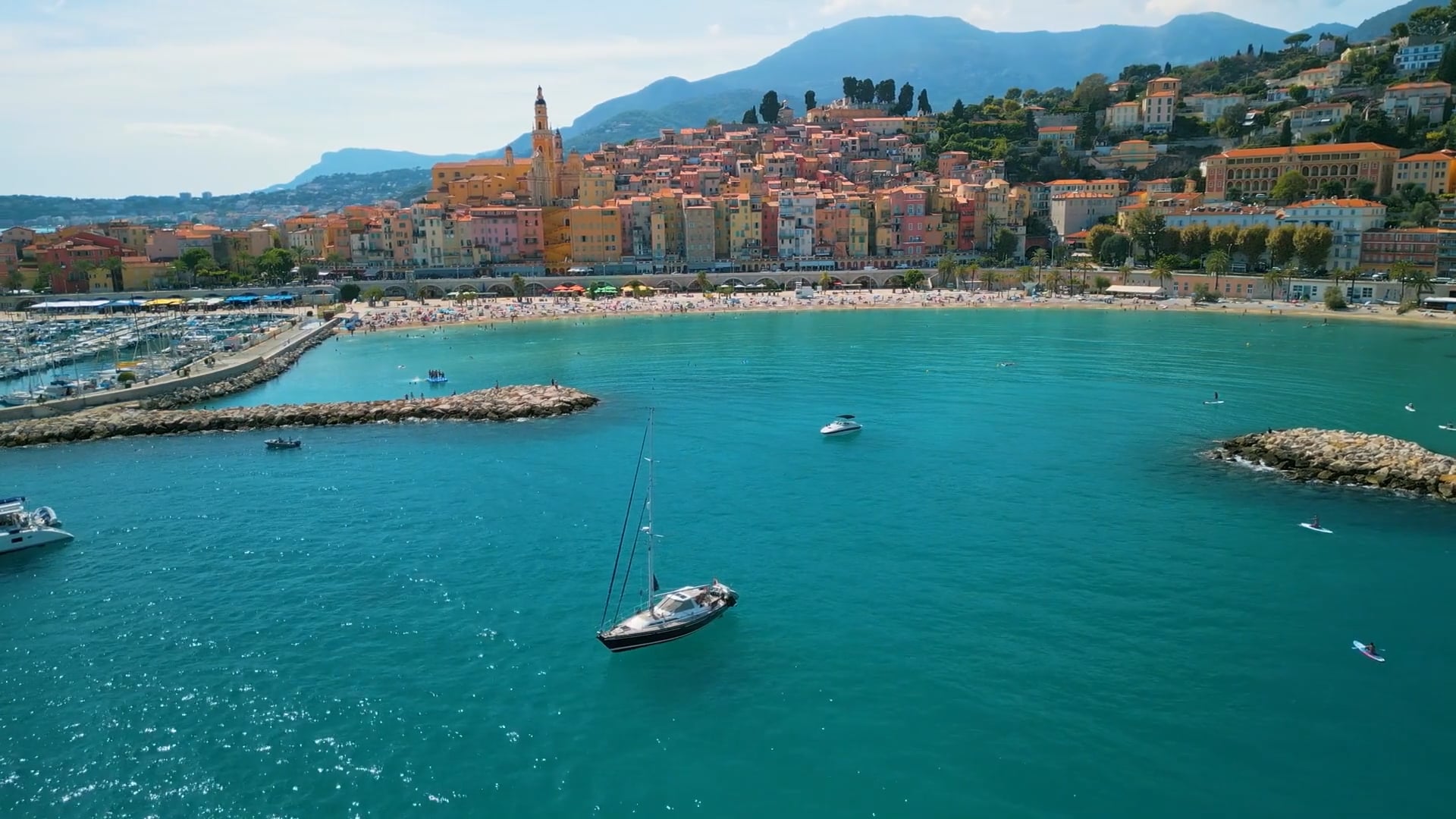 Sorvolando Mentone: un drone cattura l'eleganza della Riviera