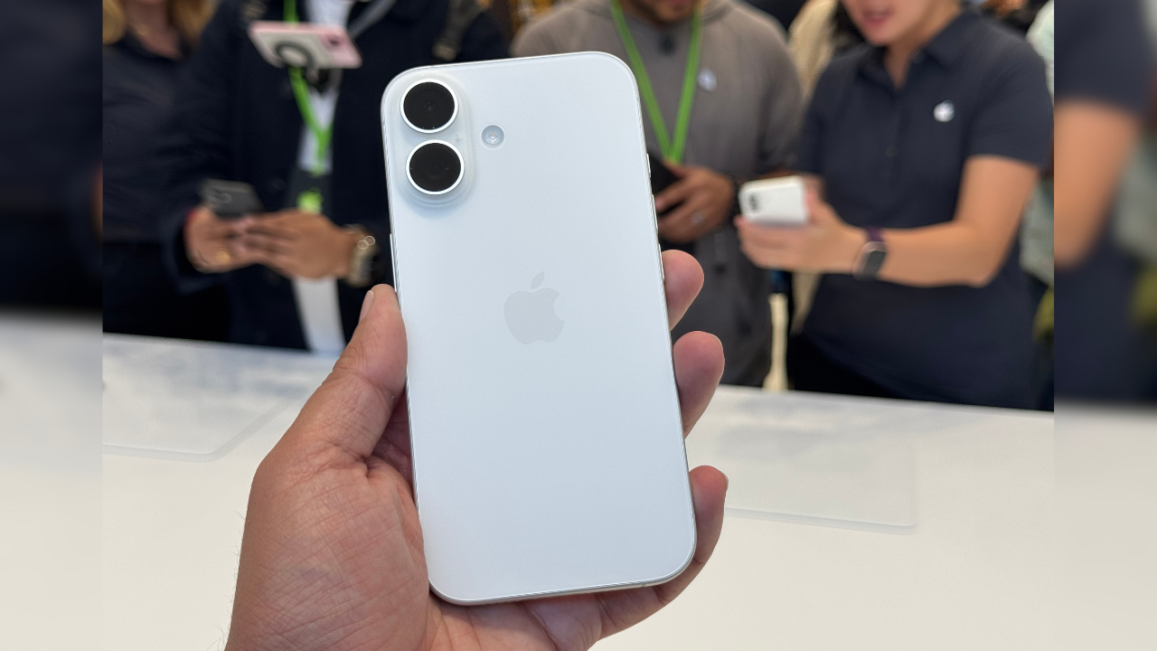 Apple Sold 59,00,000 iPhones In India By 2025 First Half, iPhone 16 ...