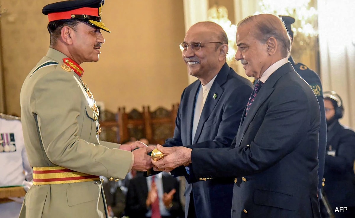 'US Should Cut Ties With Pak': British Author Slams Pak Army Chief's ...