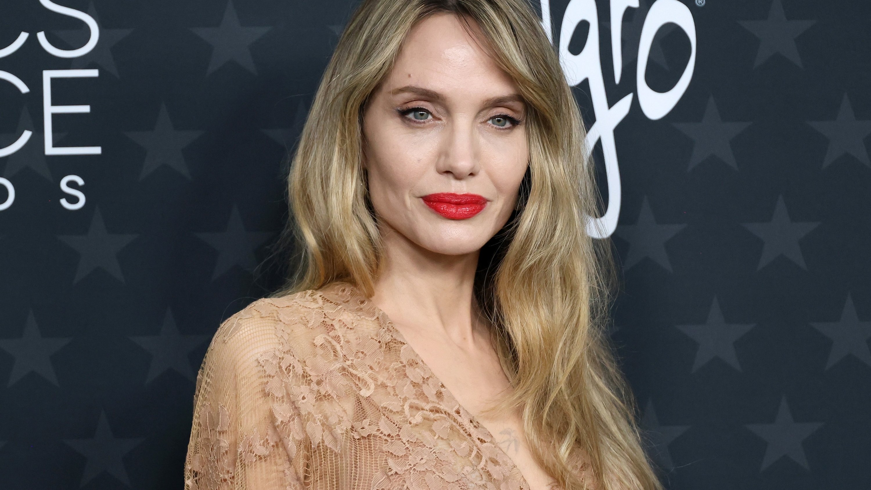 Angelia Jolie w końcu uwolni się z układu z Bradem Pittem. Już planuje ...