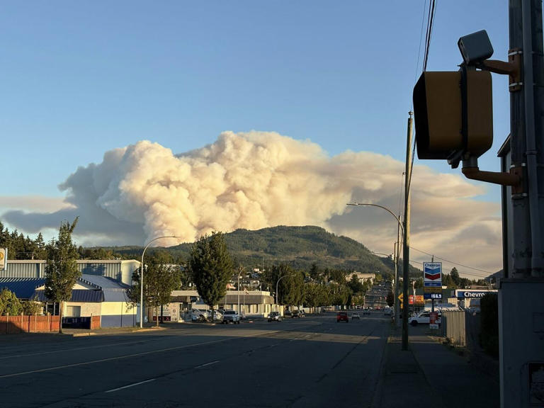 'Massive' wildfire south of Port Alberni, B.C., doubles in size in less ...