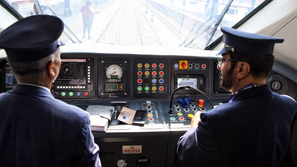 Ajni–Pune Vande Bharat Express: Check Route, Distance, Timing, Fare ...