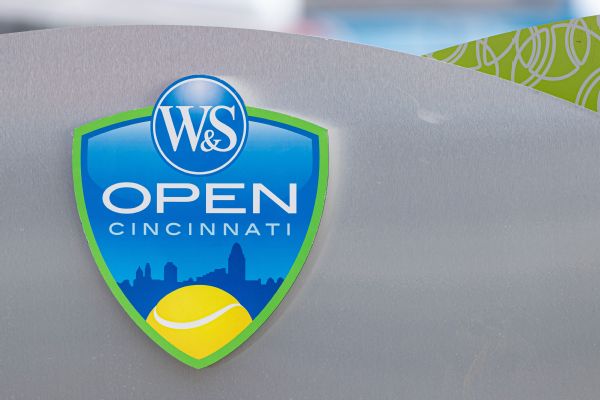 Play suspended for hour at Cincinnati Open due to power outage