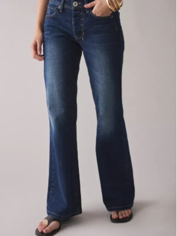 Shoppers Are Racing to Urban Outfitters For These 'Perfect' Jeans For a ...