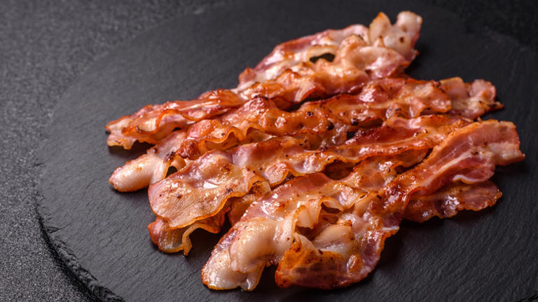 Cooking Your Bacon This Way Is Less Messy And Allows You To Save Your ...