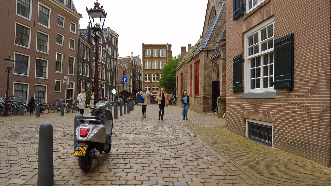 Saturday Walking Tour in Downtown Amsterdam – Discover the Netherlands 4K
