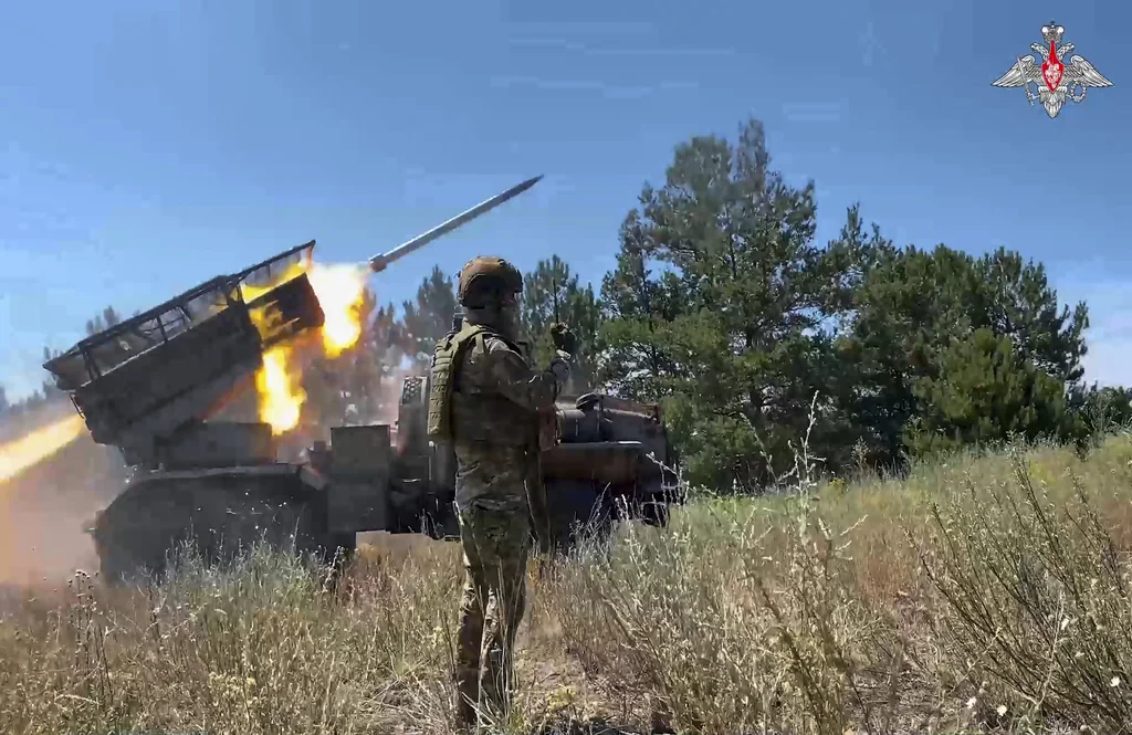 Russia breaks through main Ukrainian defensive line ahead of Alaska ...