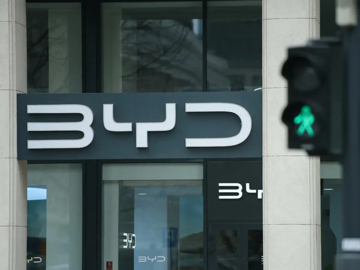 Tesla's Biggest Rival From China Just Unveiled Its Own Smart Tablet For ...