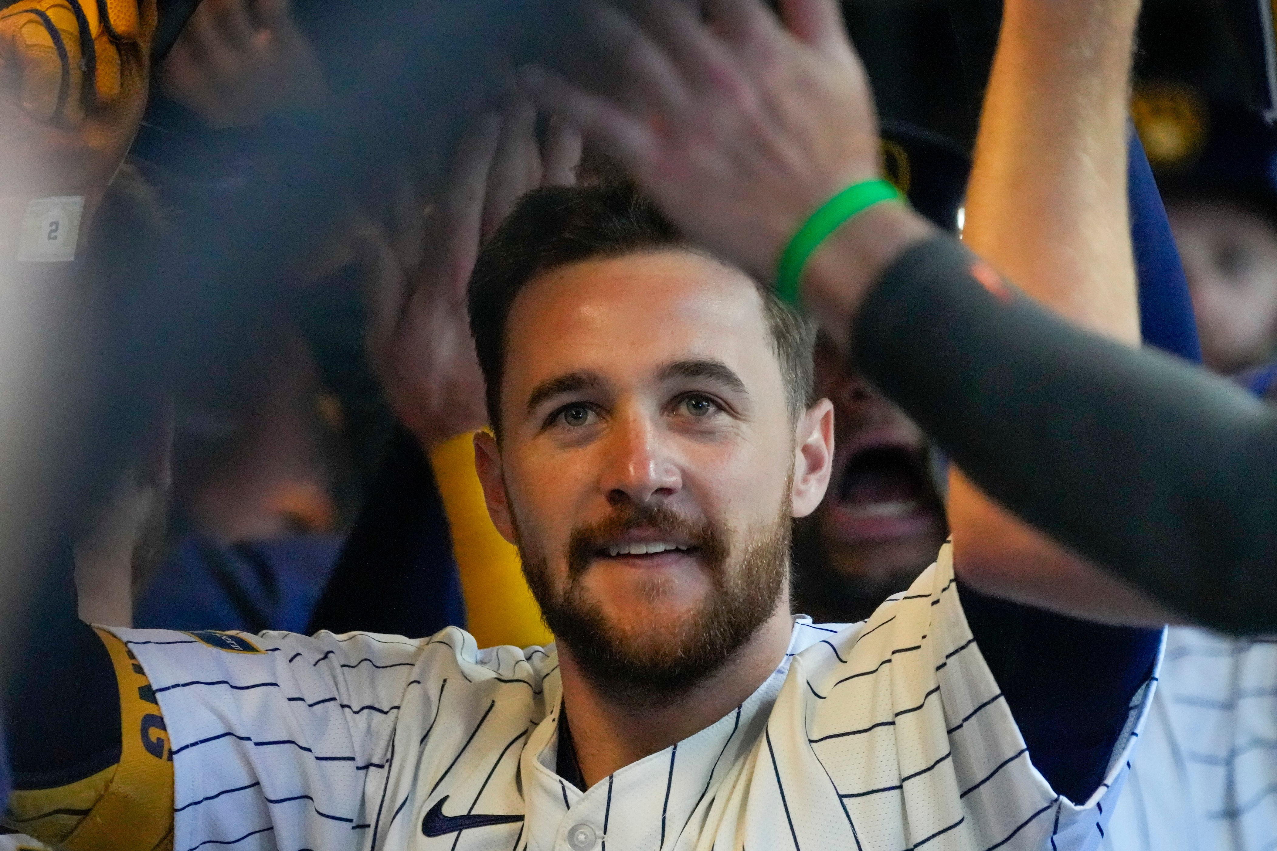 Turang’s leadoff homer lifts Brewers over Pirates for 10th straight win